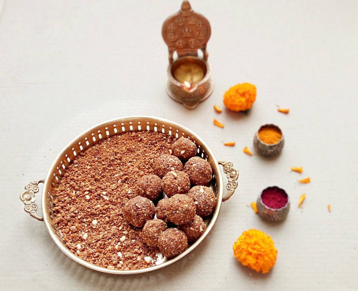 Til Gul Ladoo - Sankranti Special - Palate's Desire