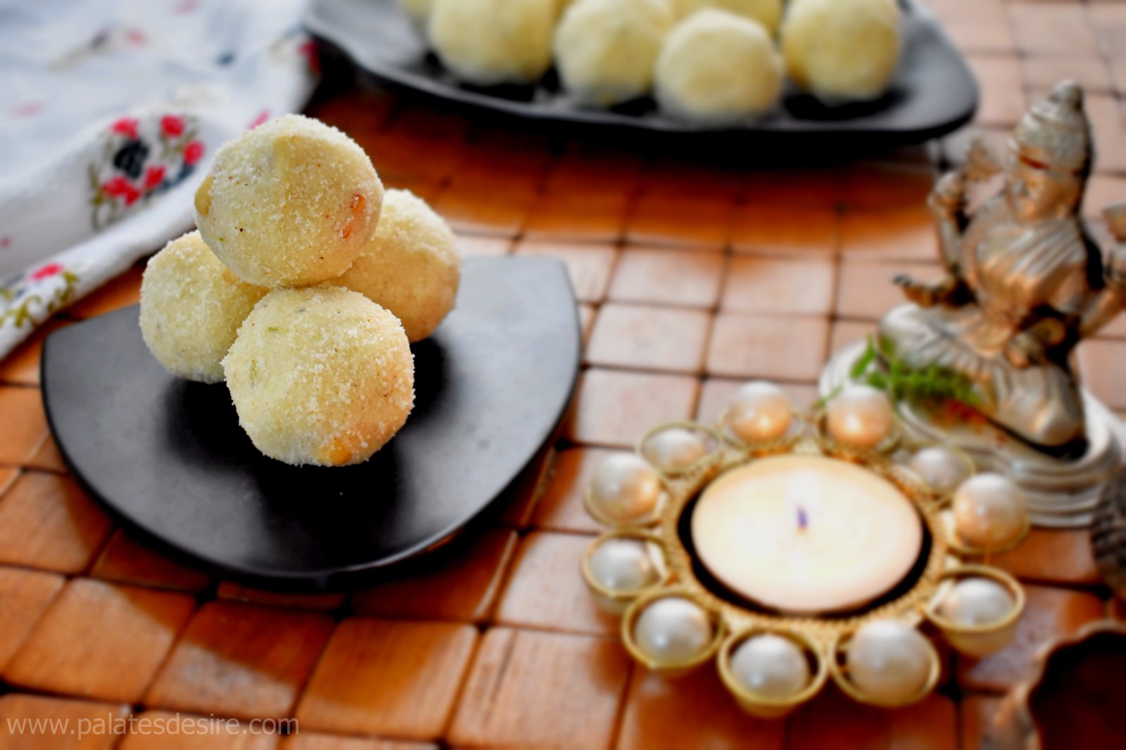 Rava Ladoo | Rave Unde |Sooji laddu - Palate's Desire