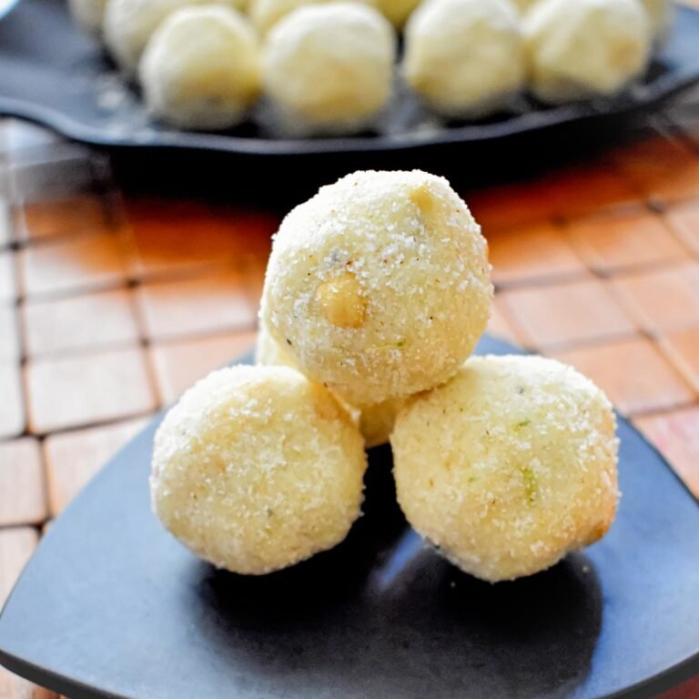 Rava Ladoo | Rave Unde |Sooji laddu - Palate's Desire